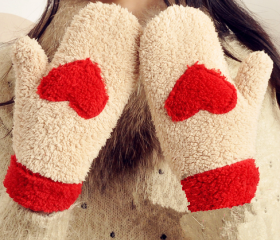 Red Hearts Mittens on Luulla